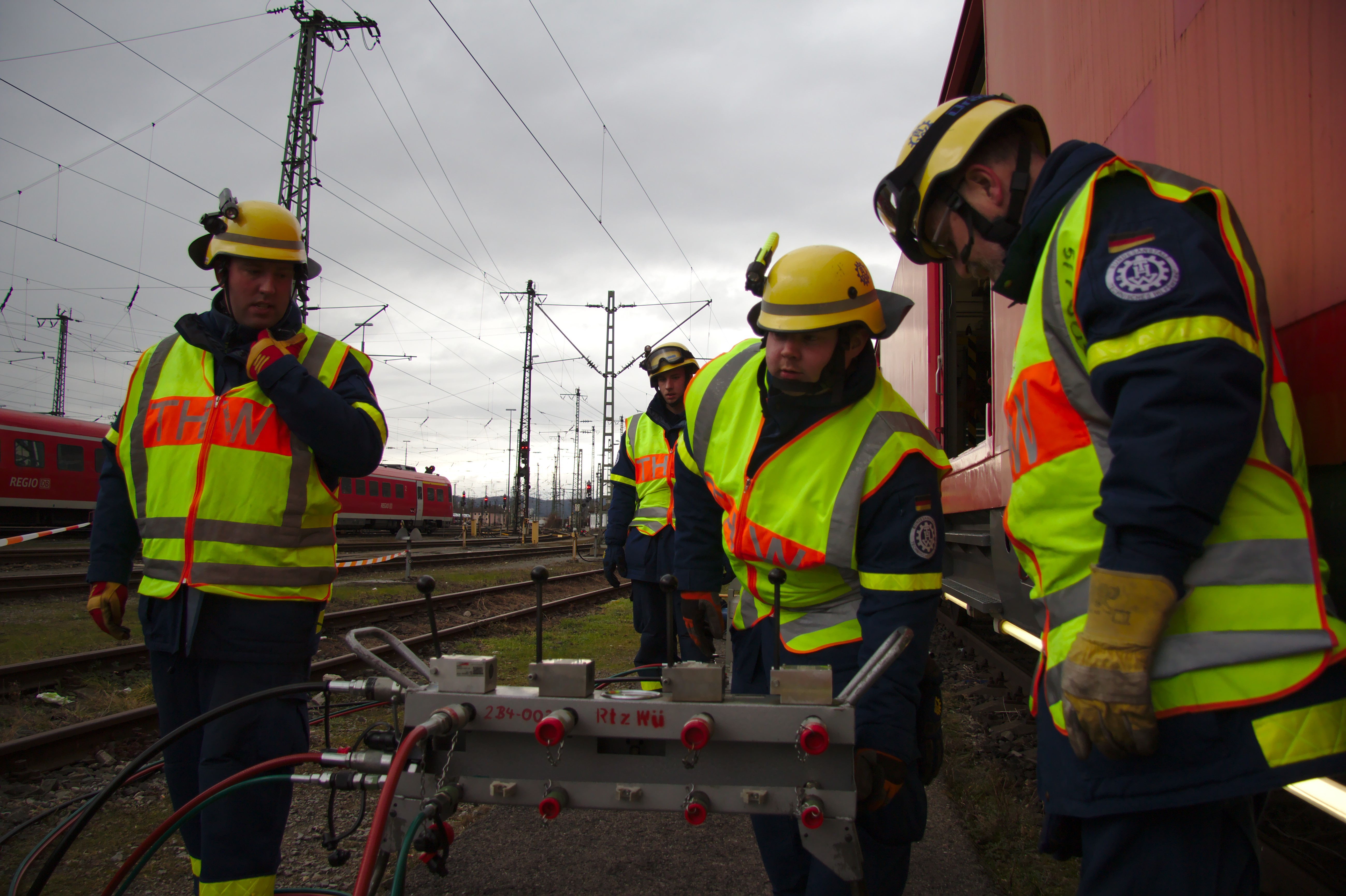 Zug am Zug: Technischer Zug des THW Ortsverbandes Lohr übt am ...