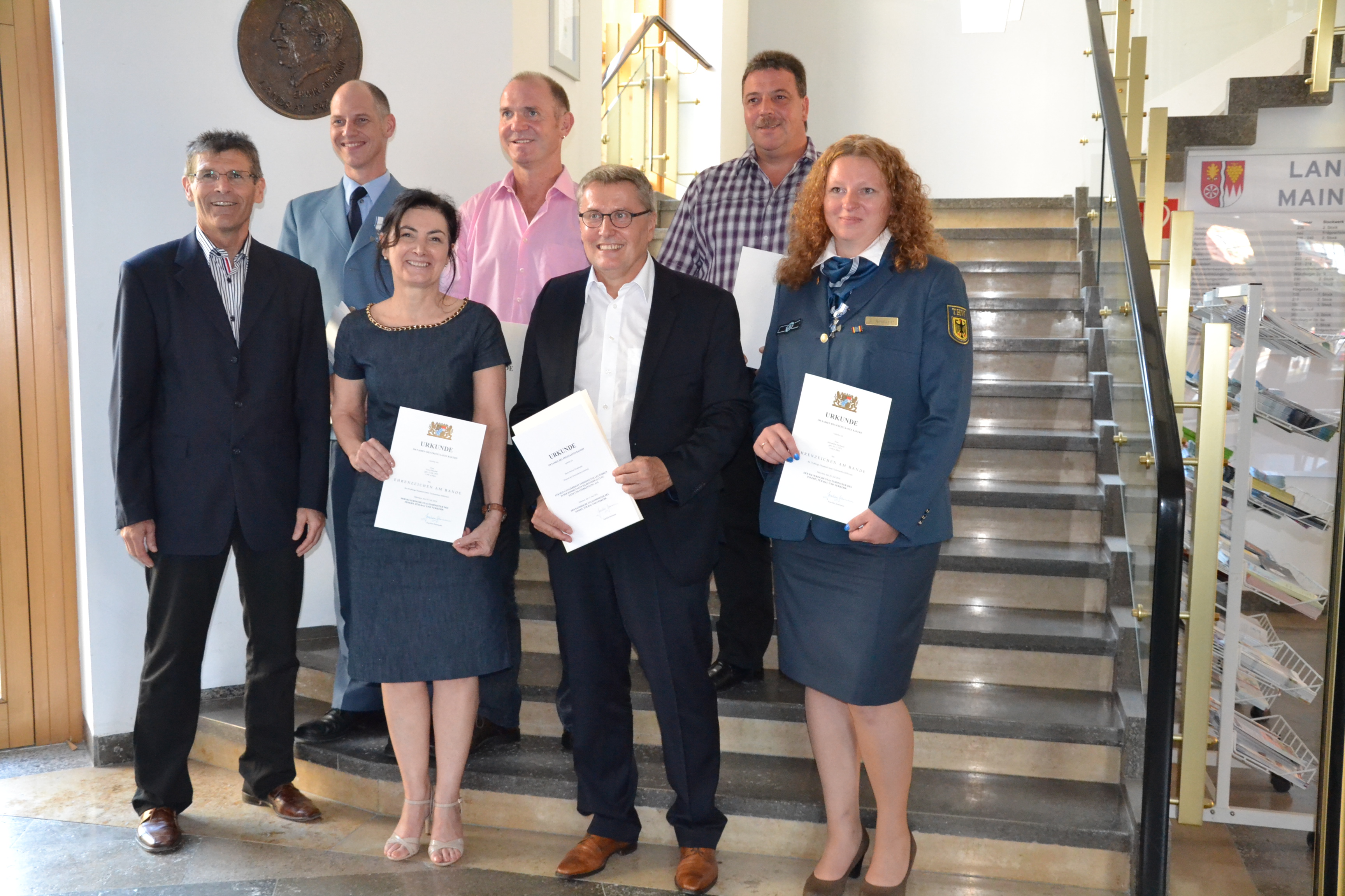 Ehrenzeichen am Bande für Vera Nätscher und Alexandra Neubauer